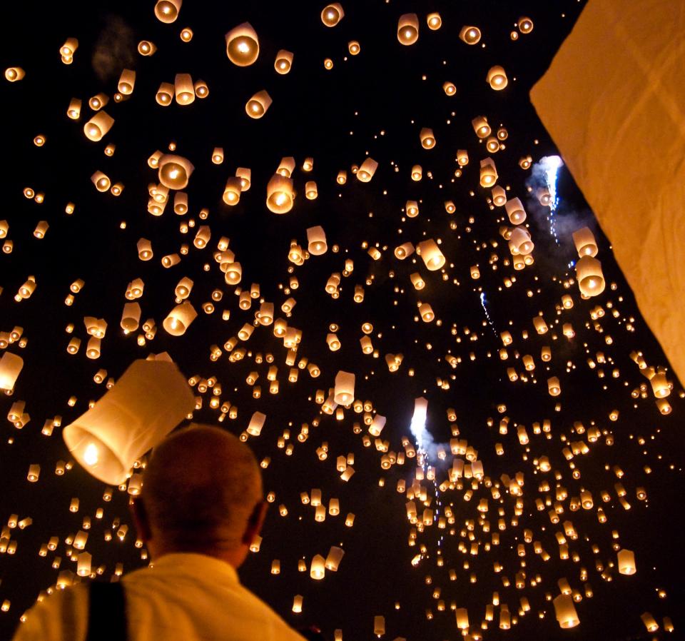 DIY Sky Lantern Perfect For Memorial Day Trusper