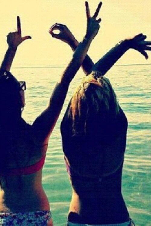 Cute Ways To Take A Picture With Your Bestfriend Bestfriends Trusper cute-ways-to-take-a-picture-with-your-bestfriend-bestfriends-trusper